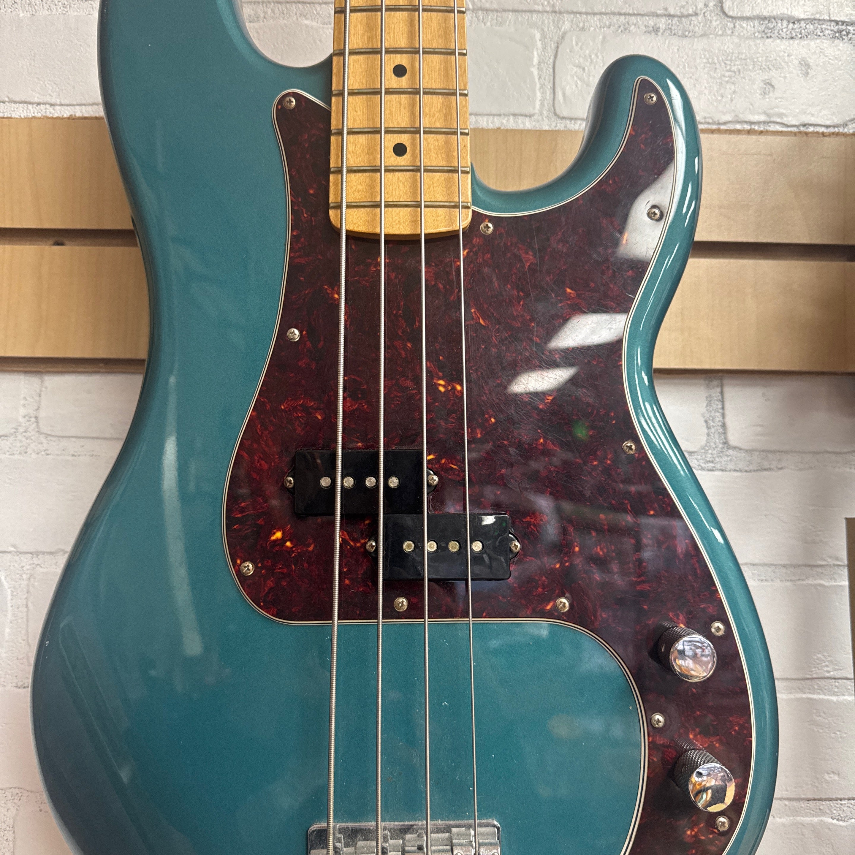 Fender Precision Bass Special Edition | Fret's Music